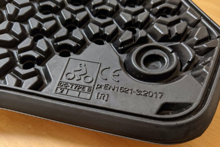 バイク用プロテクターのCE規格を解説！Level1とLevel2の違い知っていますか？ – First Ride